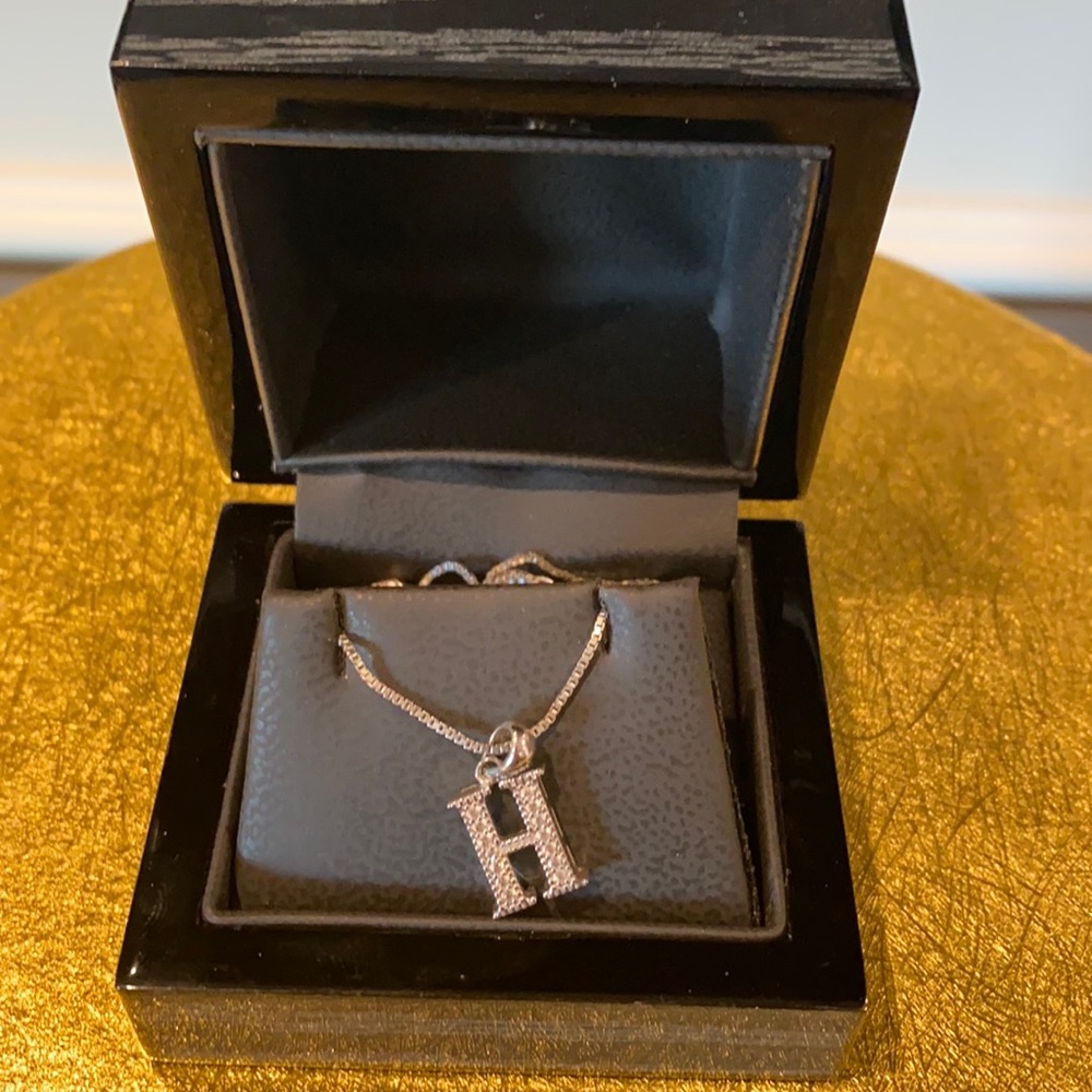 White Gold And Diamond Letter H In A Gift Box - Gem